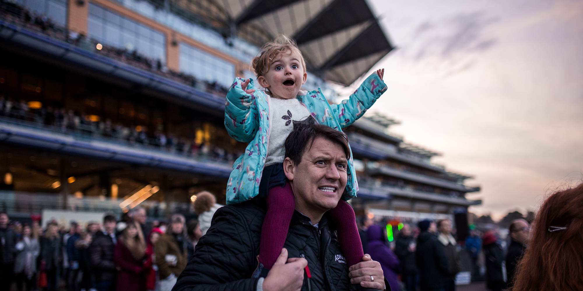 Ascot Christmas race 1 2000 x 1000 | Lets Go With The Children